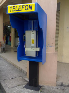 HaTi yG BeRbIcArA: telefon awam dan aku...