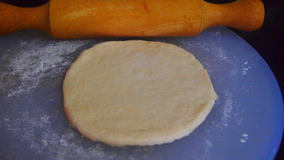 MamaMia Kitchen: ROTI NAAN a.k.a ROTI TEMPAYAN