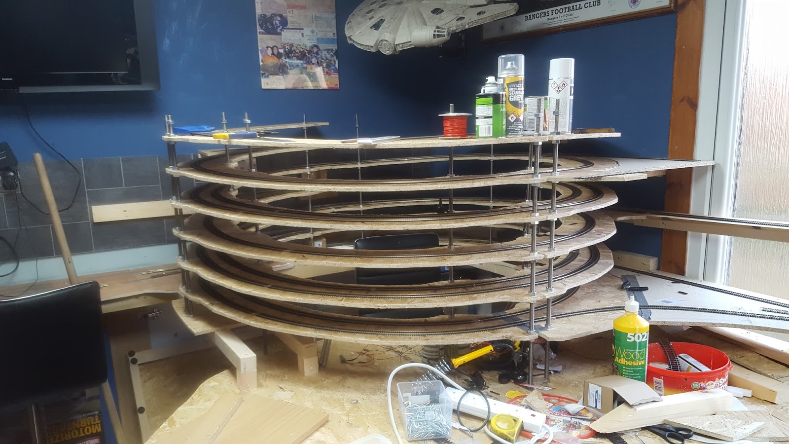 Lewis Lake Model Railroad: HO Helix Construction