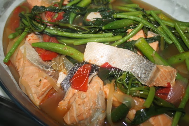 Mely's kitchen: Salmon Sinigang