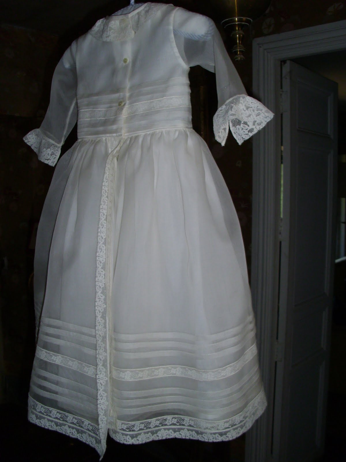 Ana y su baúl: FALDON DE BAUTIZO