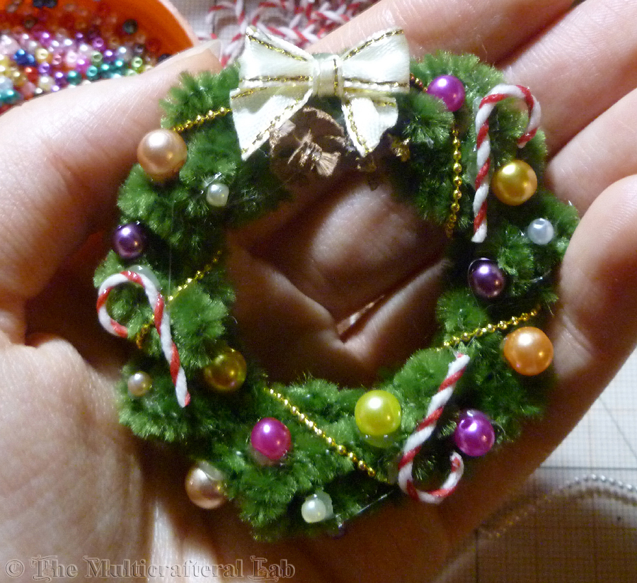 The Multicrafteral Lab: Holiday wreaths for dolls