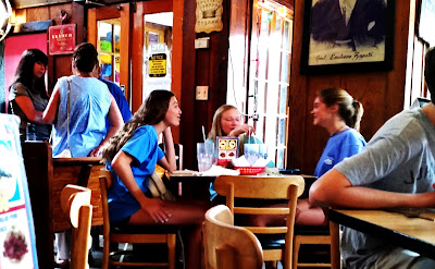 angels and people, life in New Orleans: girls' lunch out