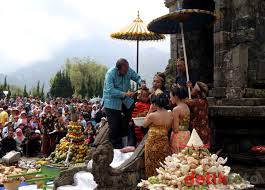 RUWATAN RAMBUT GIMBAL DIENG JAWA TENGAH ~ IndonesianAll