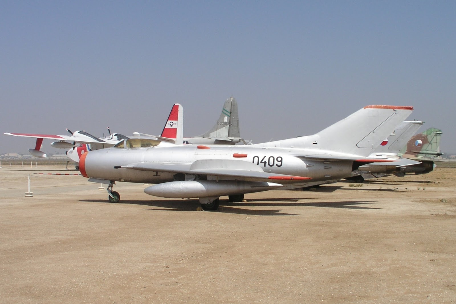 Mikoyan-Gurevich MiG-19 Farmer | Pecinta Militer