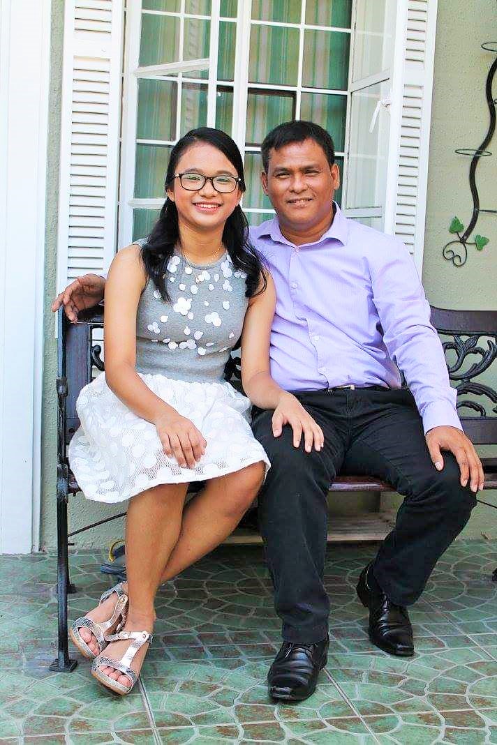 Adorable Filipino Dad Shares Series of Photos with his Daughter Sitting ...