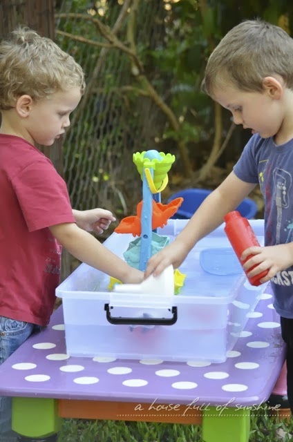 Summer holiday special - Water play table - A House Full of Sunshine