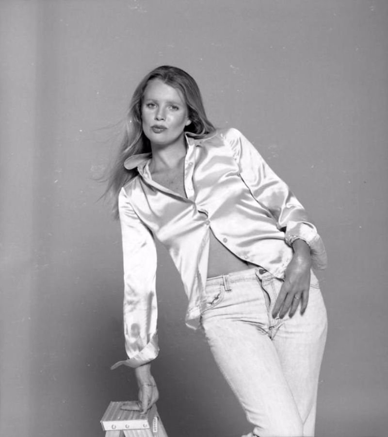 14 Beautiful Black and White Photos of Kim Basinger in 1977 | Vintage ...