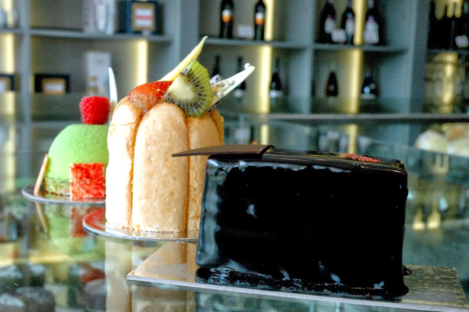 DUDE FOR FOOD: A Quick Meal at The Cake Club