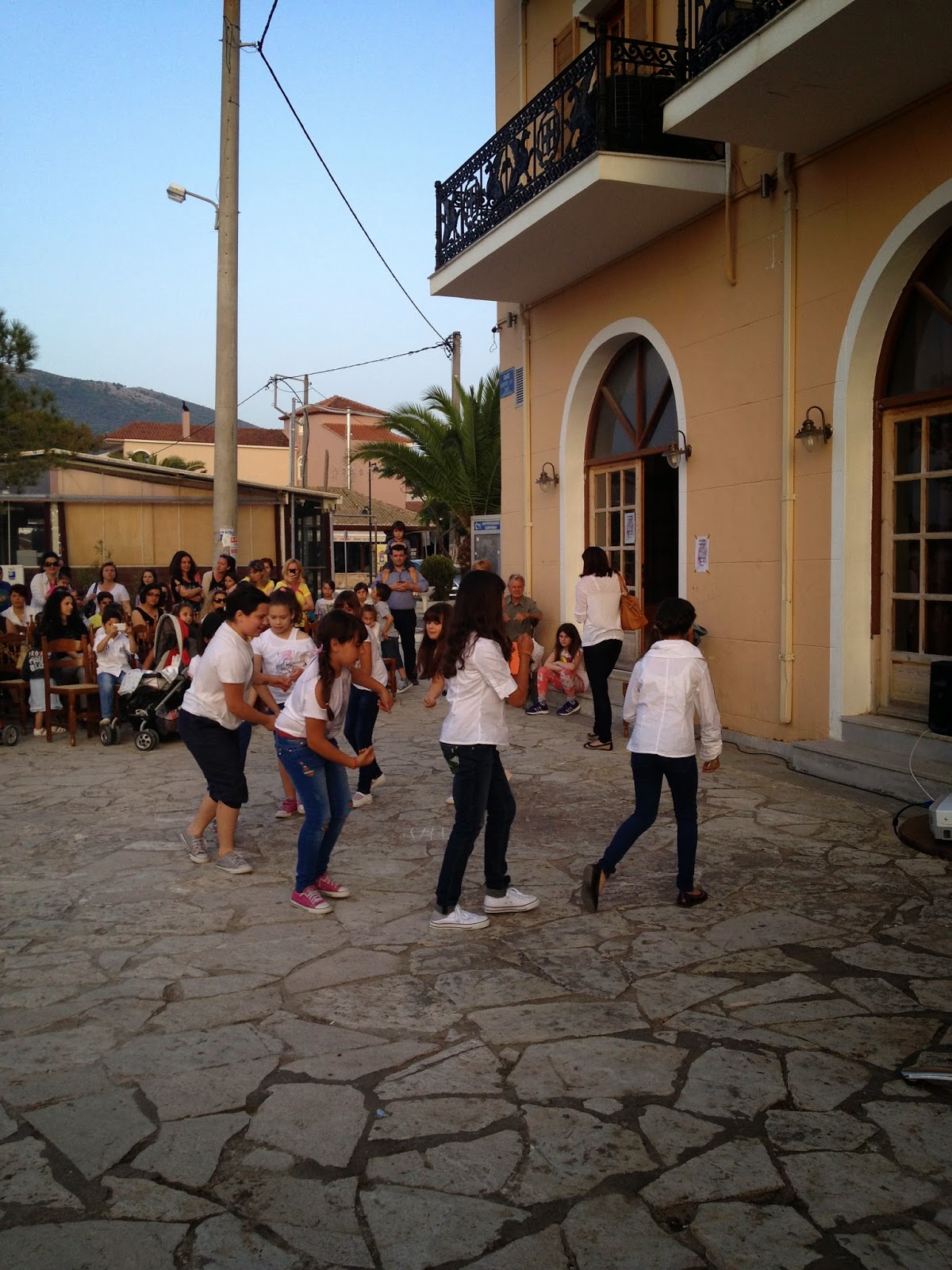 Κατούνα Νέα Ειδήσεις: ΜΙΑ ΟΜΟΡΦΗ ΕΚΔΗΛΩΣΗ ΑΠΟ ΤΟΥΣ ΜΑΘΗΤΕΣ ΤΟΥ 1ου ...