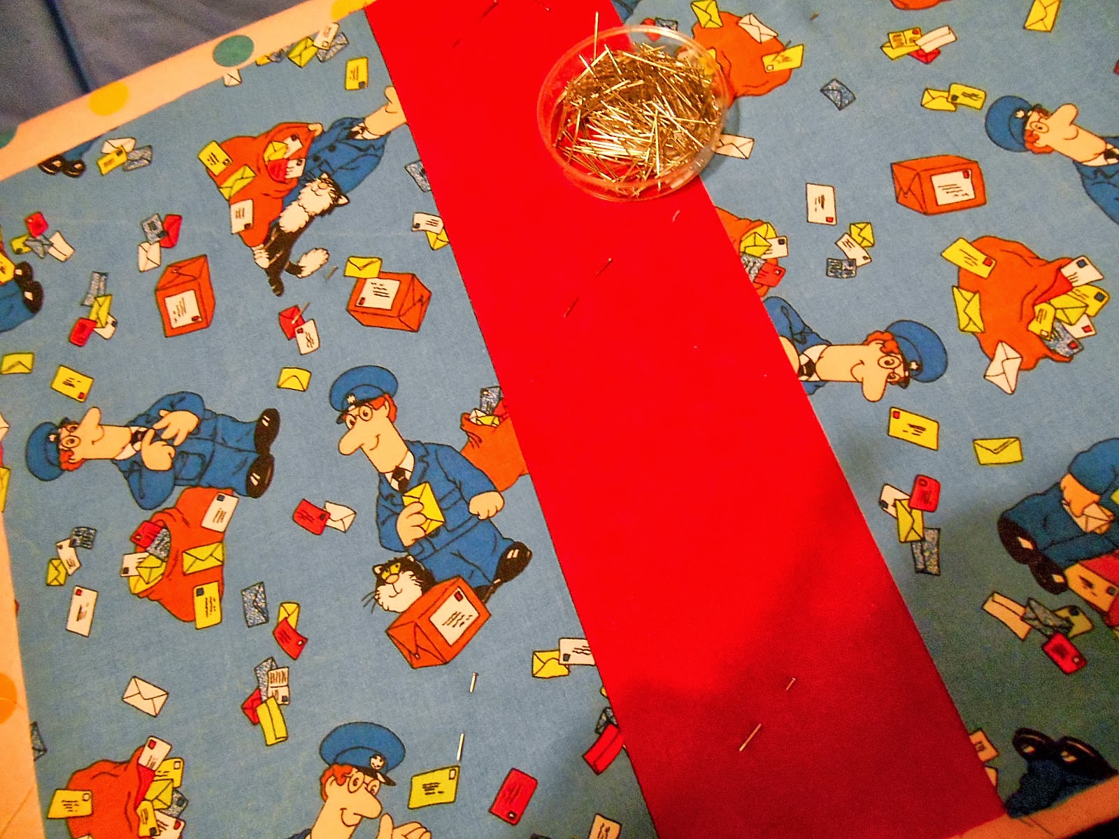 handmade by eva rose: Postman Pat Vintage Fabric - Kids Art Bag Tutorial