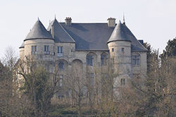 Le Bâtiment: Fiche Historique, les Châteaux-Forts. Montataire