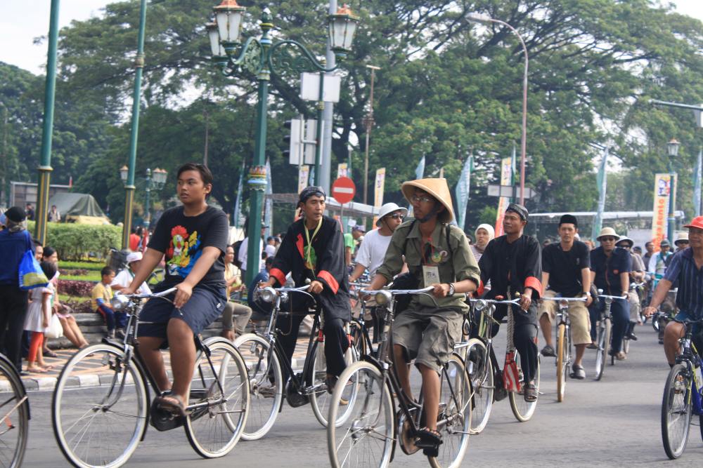 SEJARAH SEPEDA ONTHEL DAN CERITA DALAM MODERNITAS | SASTRA PERUBAHAN