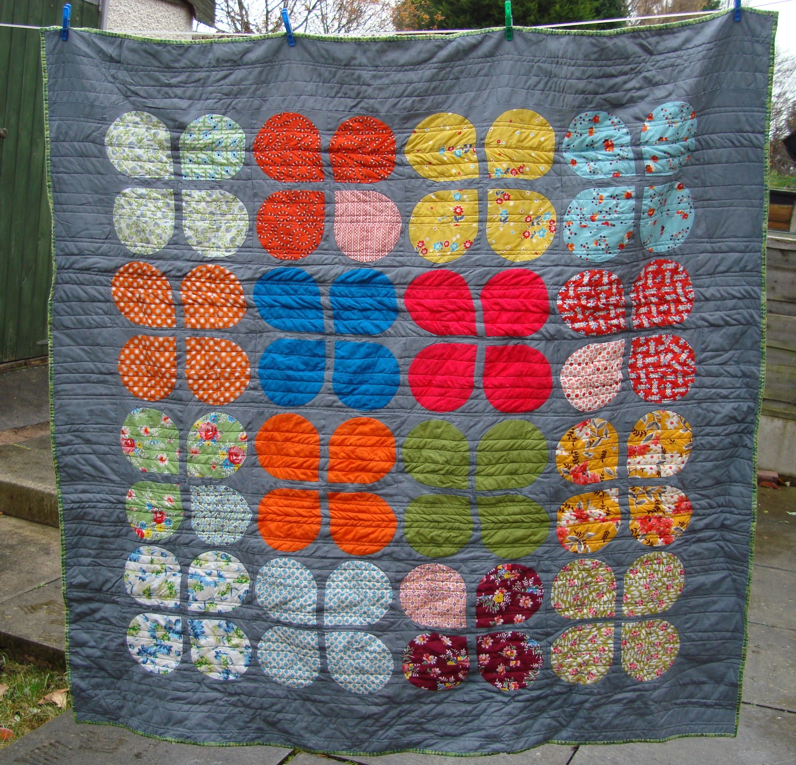 Retro Flowers Quilt / CHARM ABOUT YOU