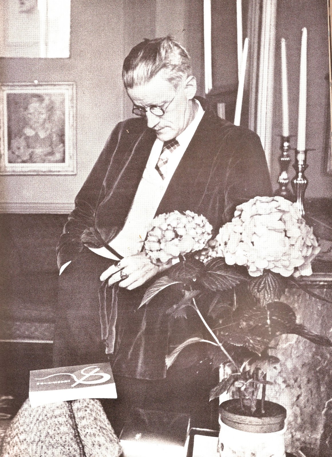 From Swerve of Shore to Bend of Bay: A Walking Tour of Joyce's Paris 2 ...