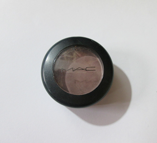 Sylly The Rockstar*: Review: MAC Quarry single eyeshadow