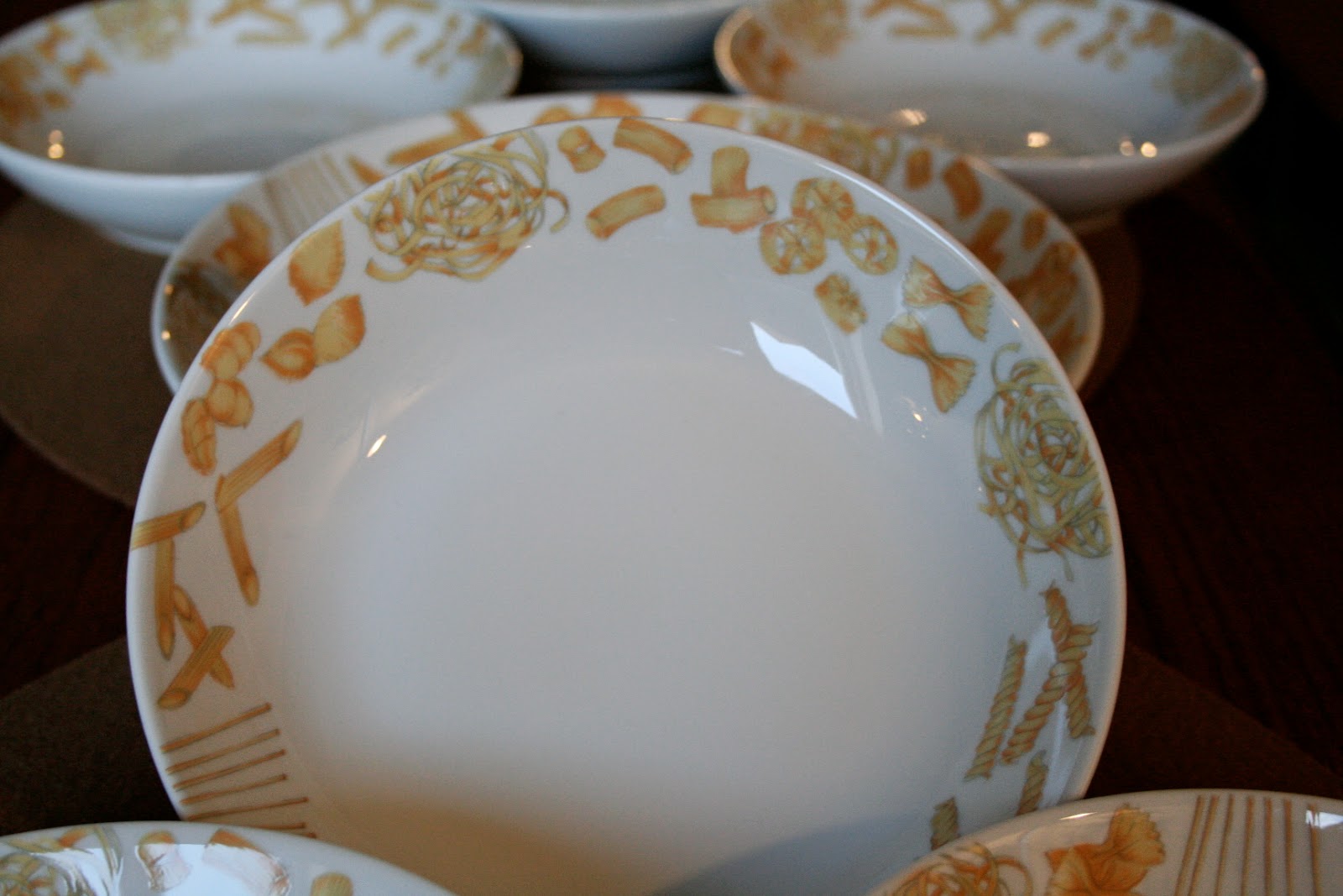 Kubuni Scandinavia: Pillivuyt Porcelain Plates – 7pieces