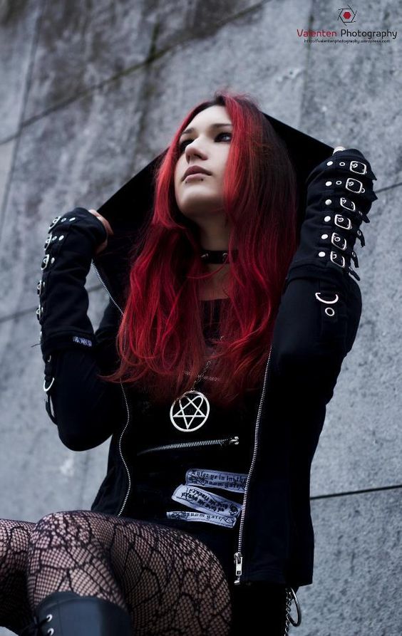 Moda Gótica - La nueva tendencia en Peinados góticos ¡Atrévete!