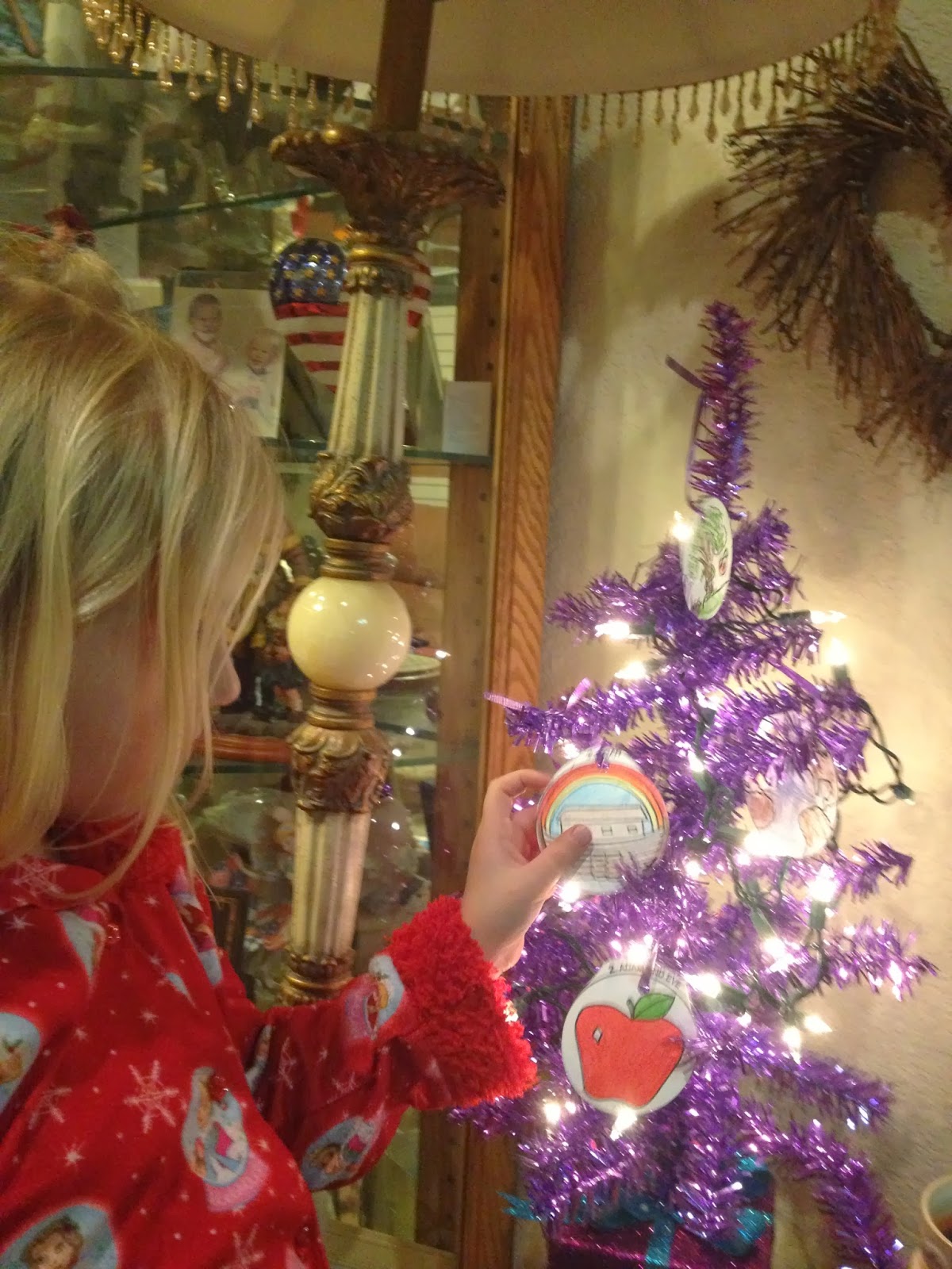 Family At The Foot Of The Cross: Advent For Dummies