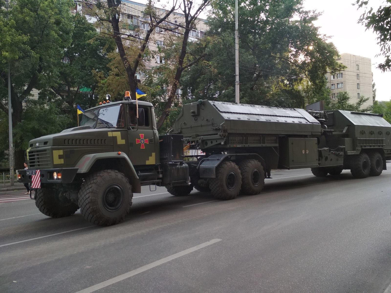 На параді покажуть новий контрбатарейний радар