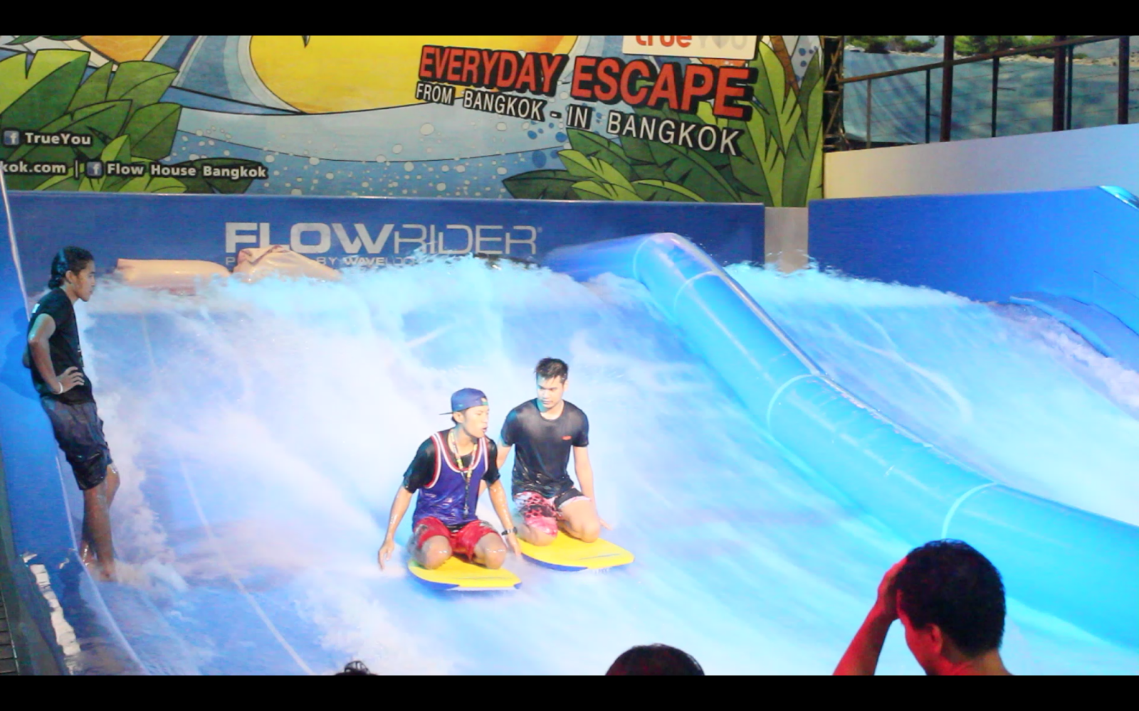 Review สำหรับมือใหม่หัดเล่น Extream ทางน้ำ: FLOW RIDER