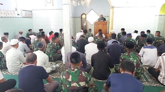Prajurit Yonif Raider 301/PKS Laksanakan Komsos Melalui Shalat Jumat ...