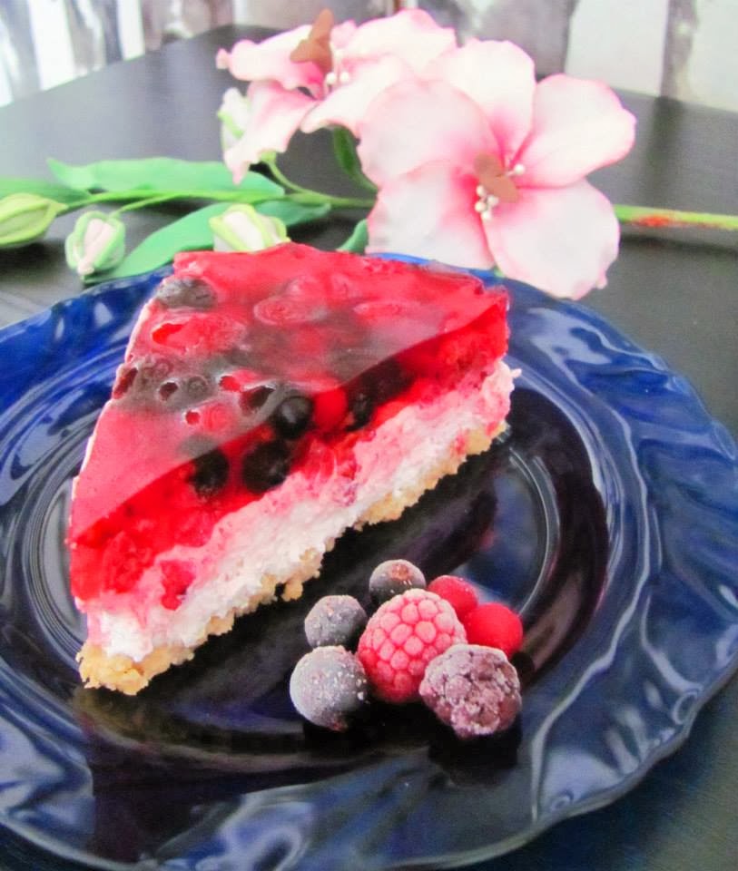 COMANDA TORT BUCURESTI: Tarta cu branza si fructe de padure-RETETA