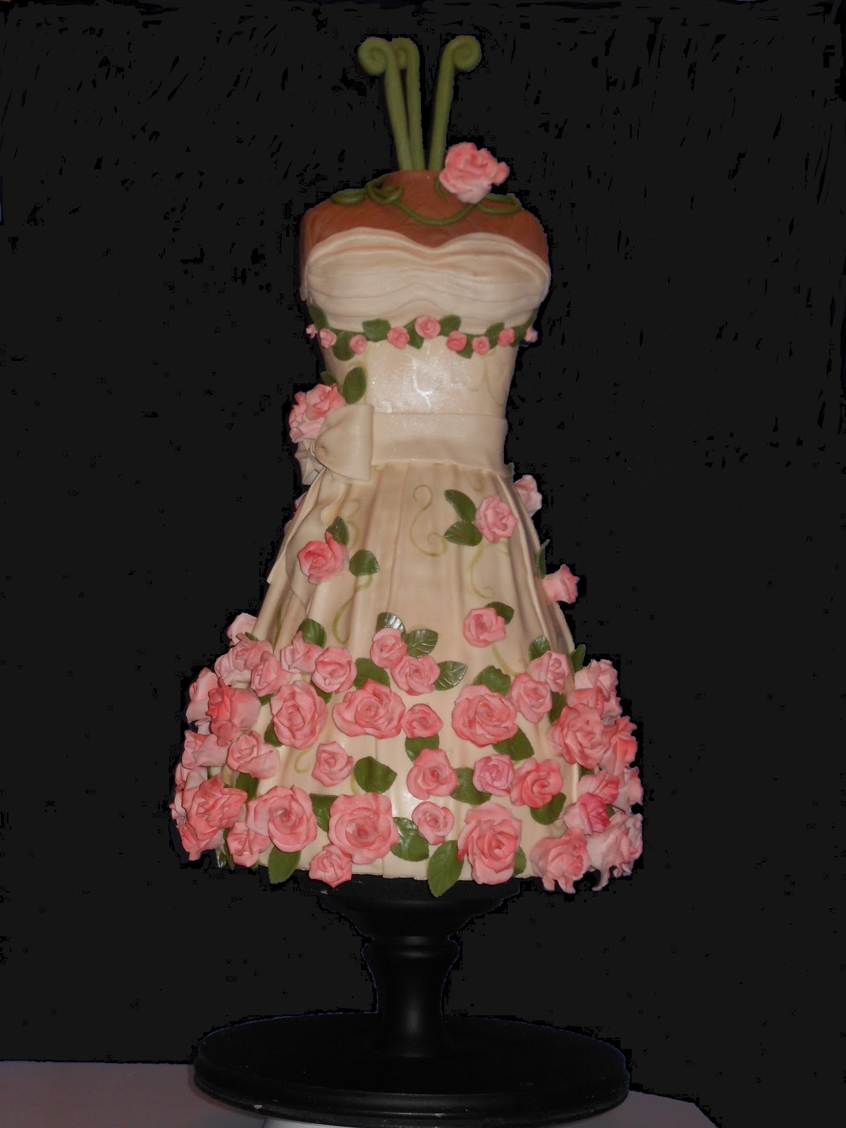 It's a piece of cake: Sweet 16 Party Dress Cake