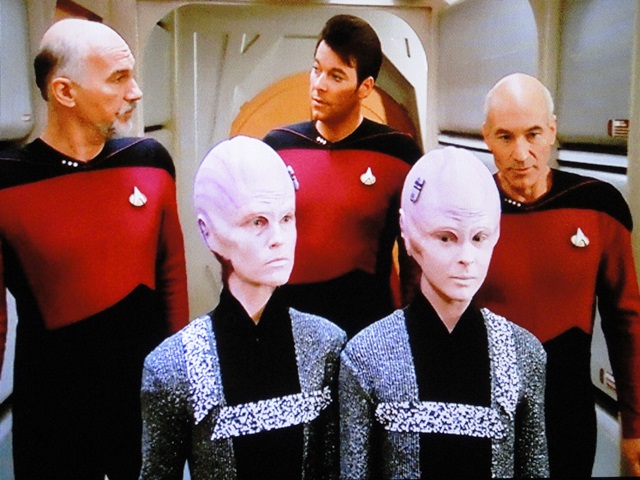 MUSINGS OF A SCI-FI FANATIC: Star Trek: TNG S1 Ep15: 11001001