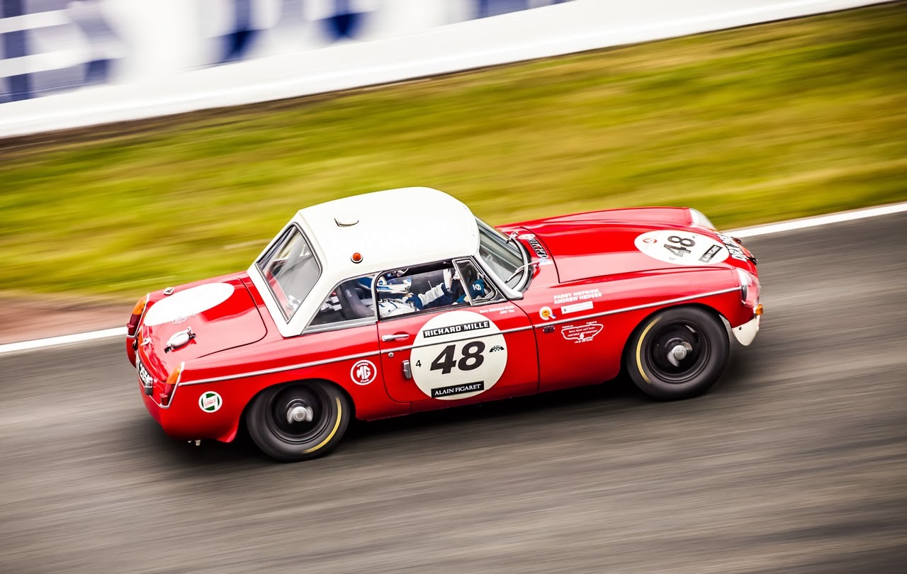 Clássicos sobre rodas: MGB - Le Mans Classic (2012)