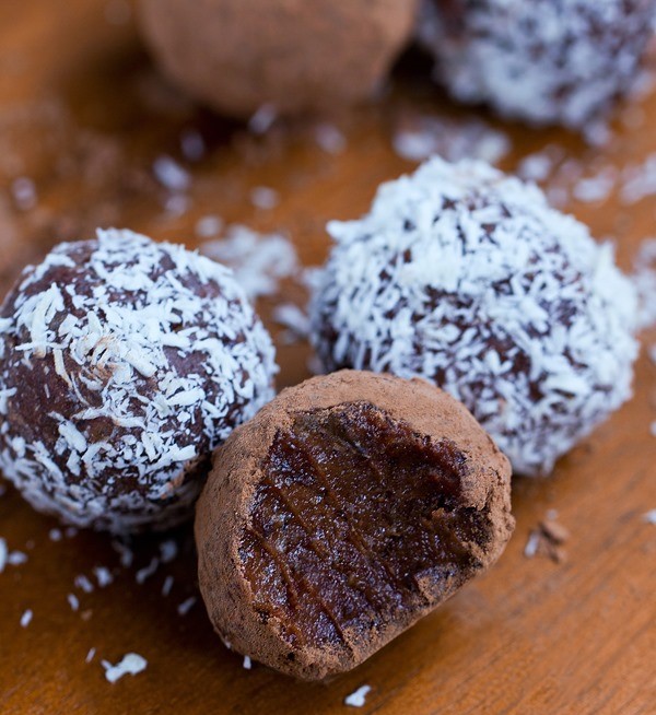 Raw Chocolate Fudge Balls - food recipes drink favors