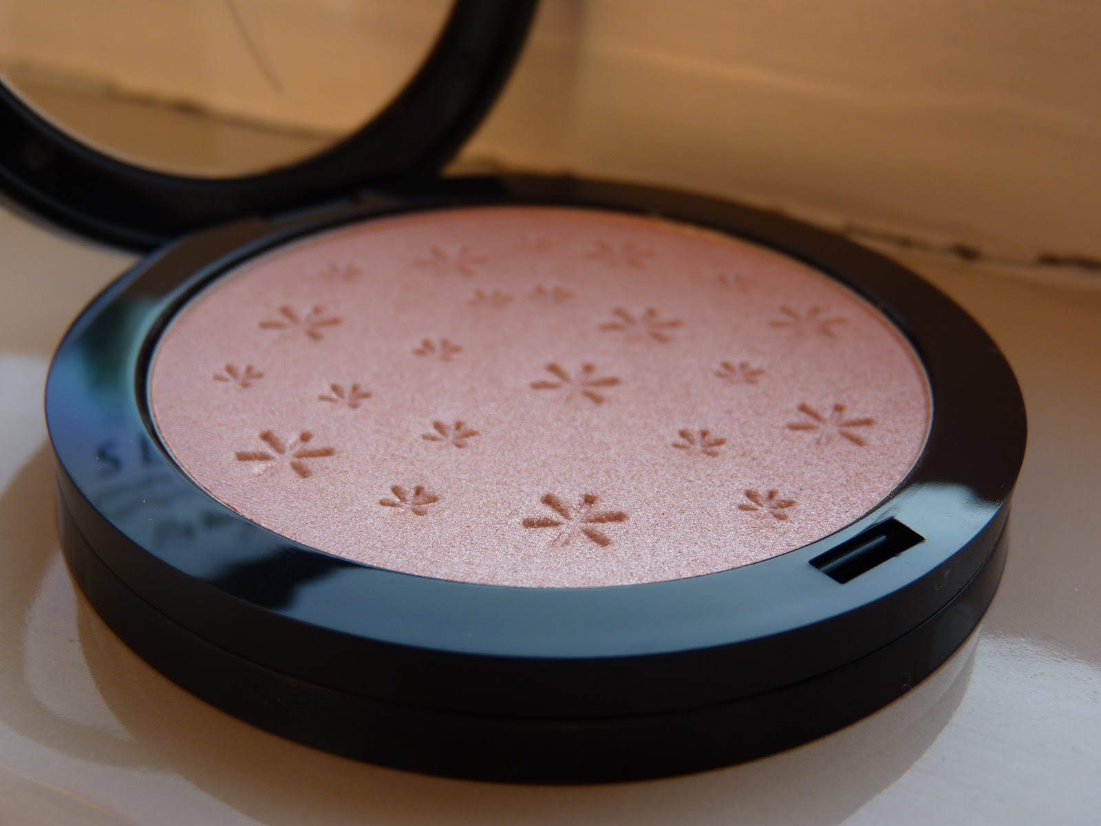 The Beautyroom: Review: Sephora Compact Powder & Highlighter