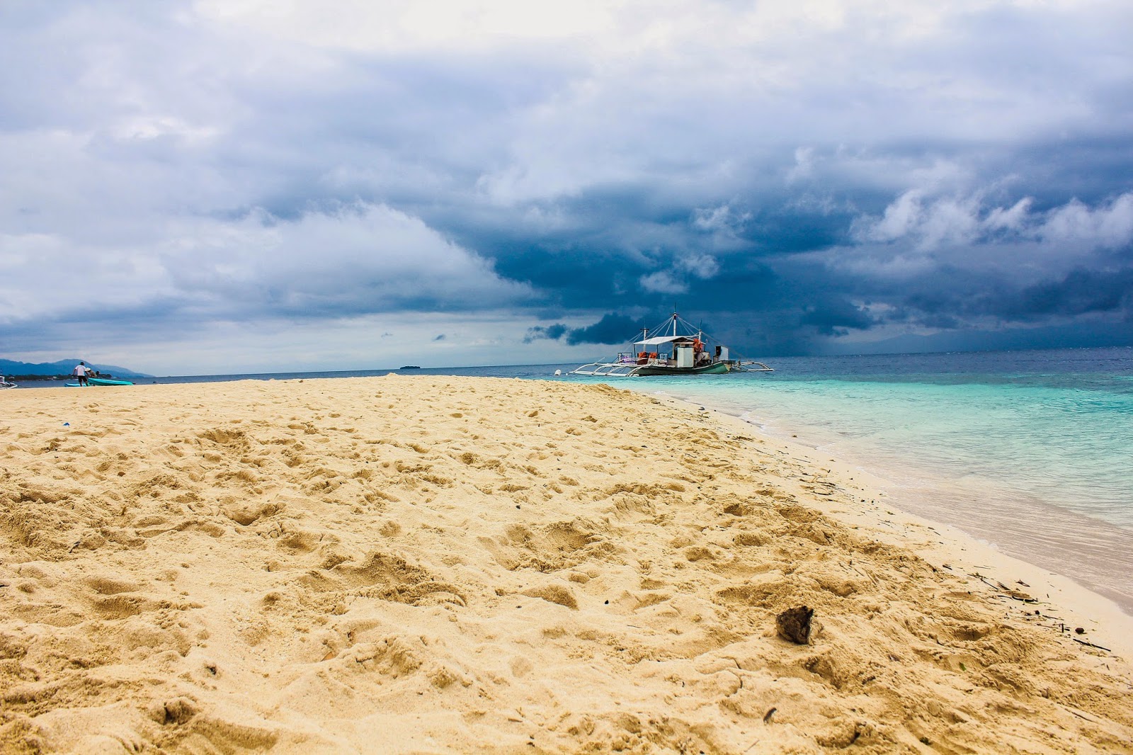 iamkingyolo: Things to do in Moalboal: Basdako Beach