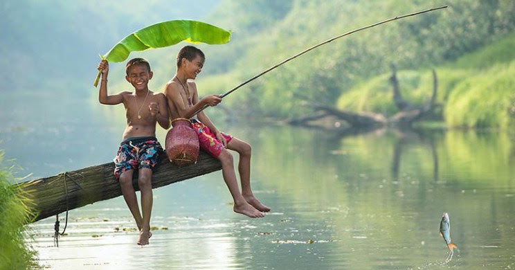 Nostalgia Para Petualang "NGGLIDHIG" Anak 90an: Main Di Sawah, Hujan ...