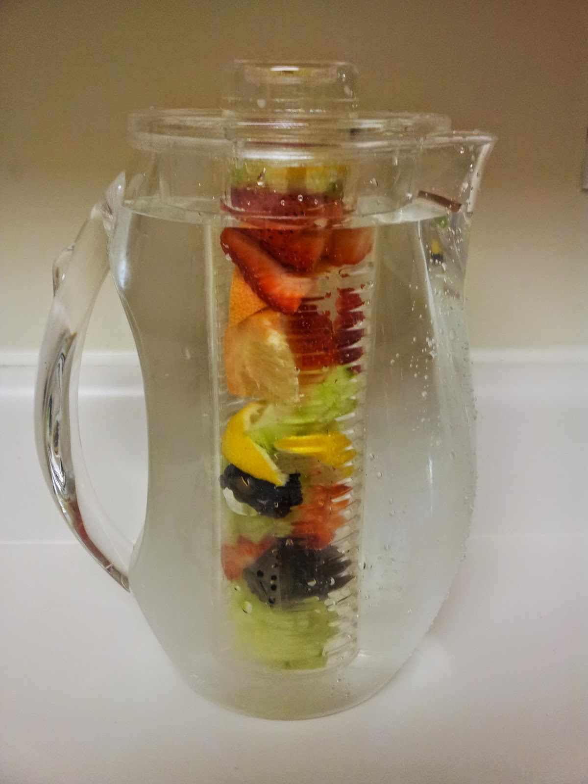 Mom's Thumb Reviews: Infusion Water Pitcher
