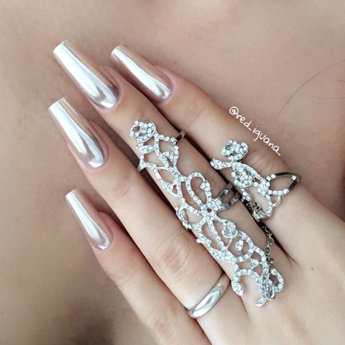 StyleHub Daily : The Mirror Nail Trend: How To Transform Your Nails ...