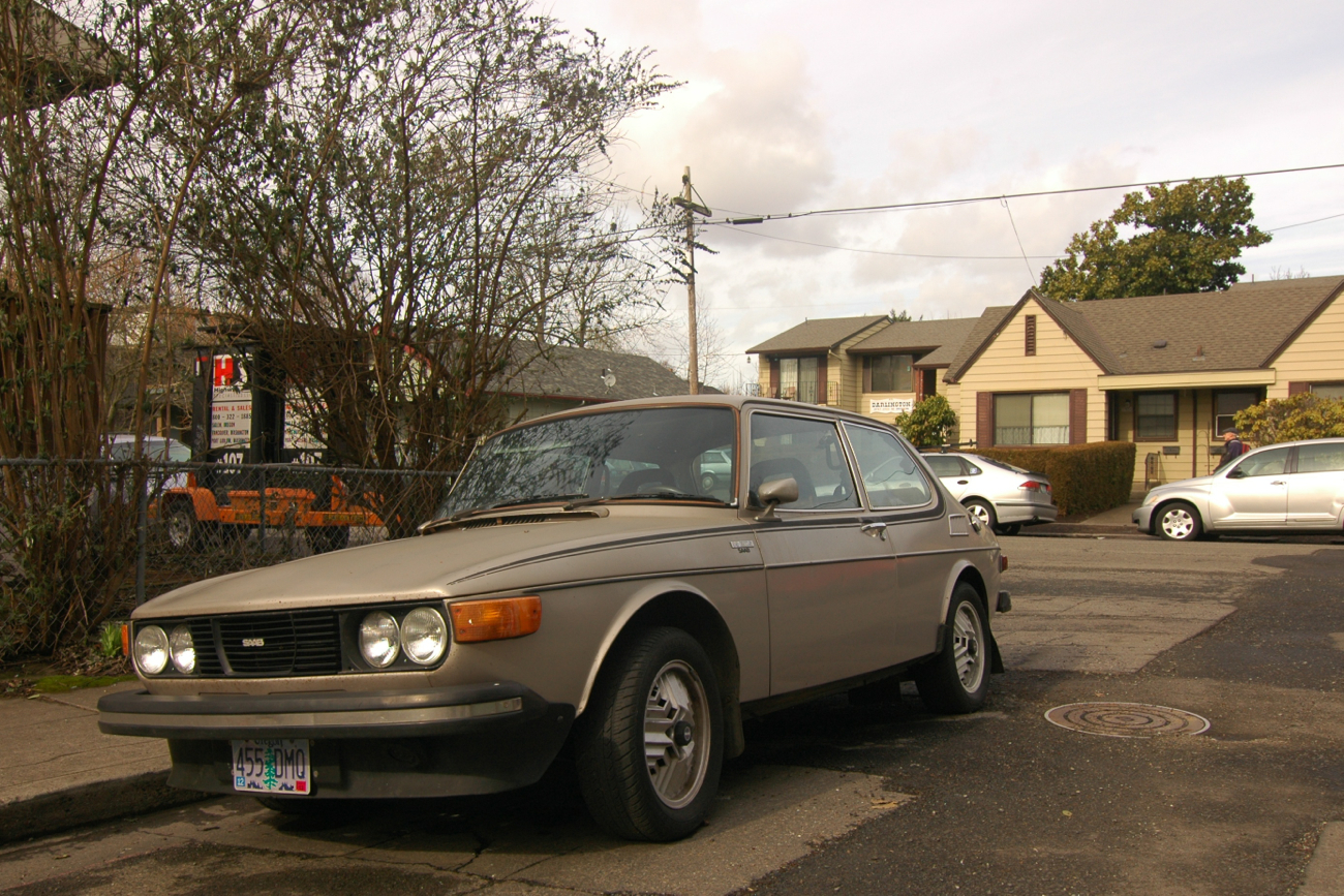 OLD PARKED CARS.: 1976 Saab 99 EMS.