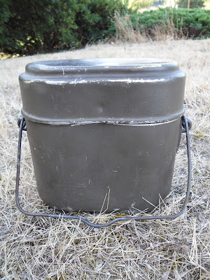 Four Bees: Austrian Mess Kit / Tin, circa 1980