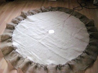 Good Junque: Super Easy Tree Skirt Tutorial Part 1