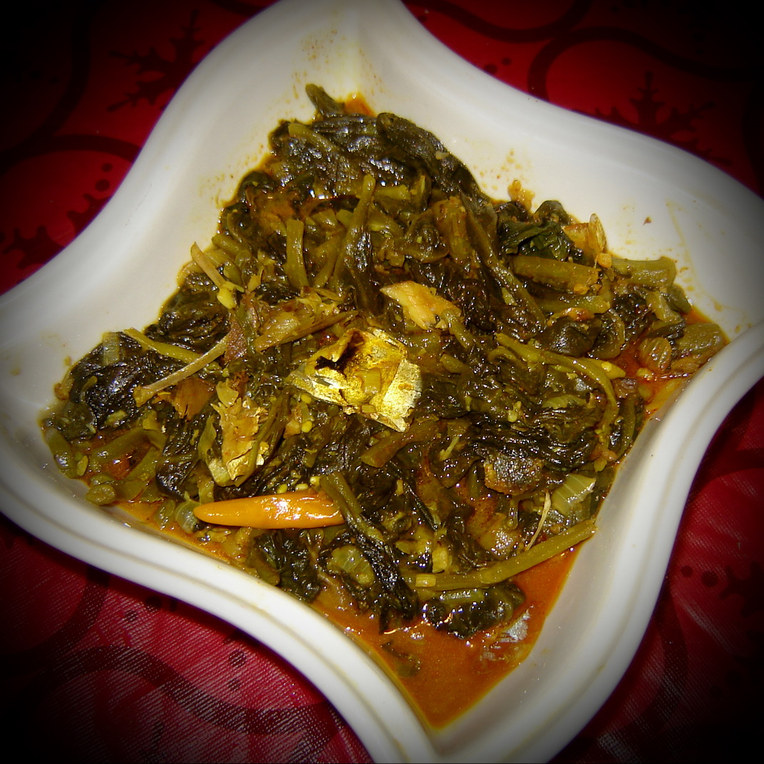 Rummana's Kitchen: Pui Shak Diye Ilish (Hilsha With Pui Leaves)