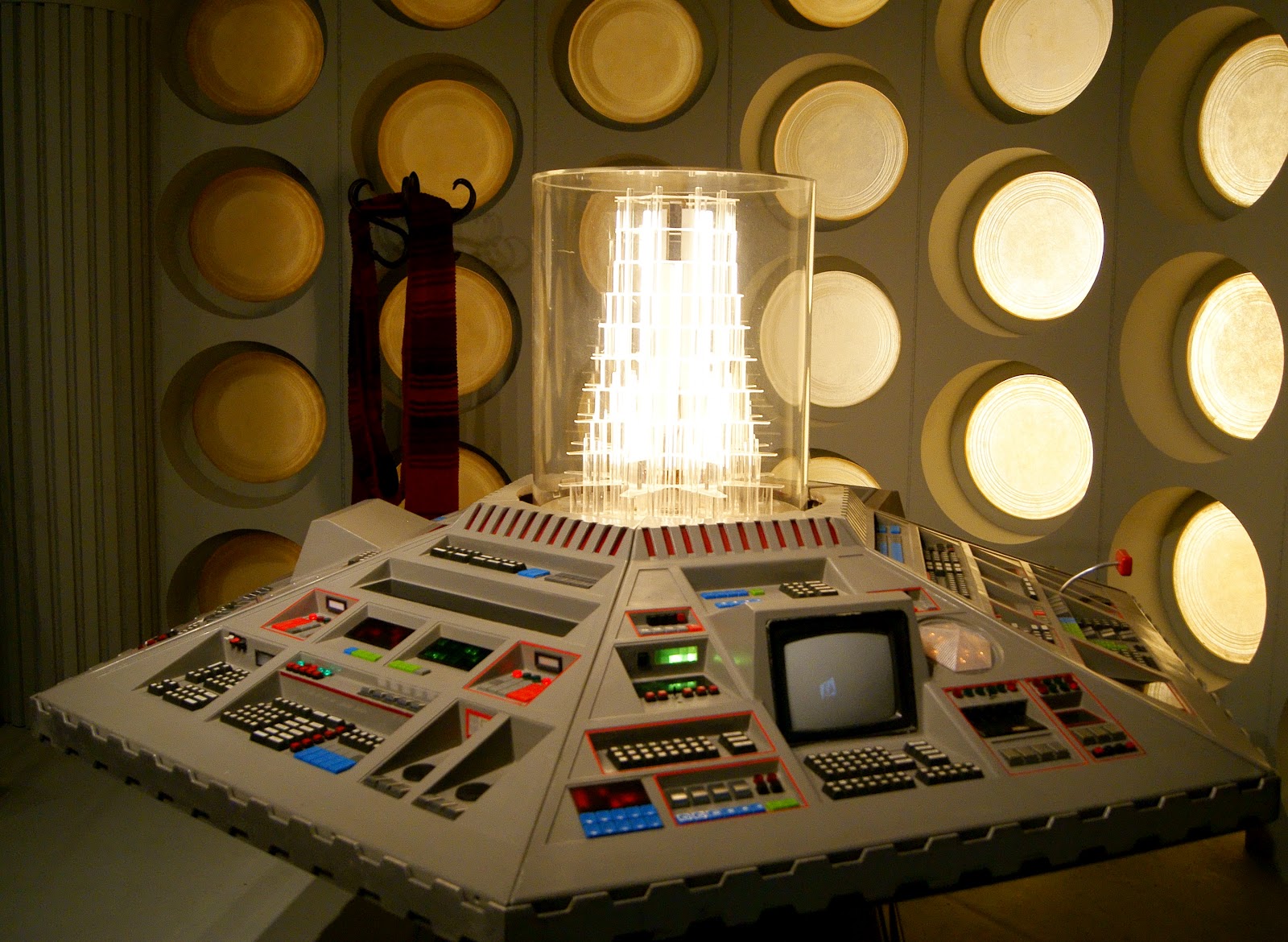Jacky Parp-Parp Pardon: Doctor Who – Inside the TARDIS (Earlier Desktop)