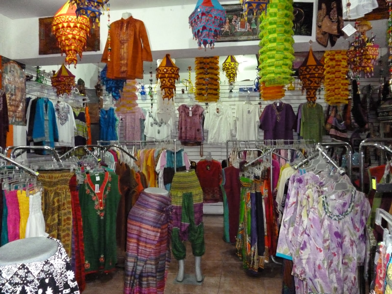 Ropa De La India: nuevas collares