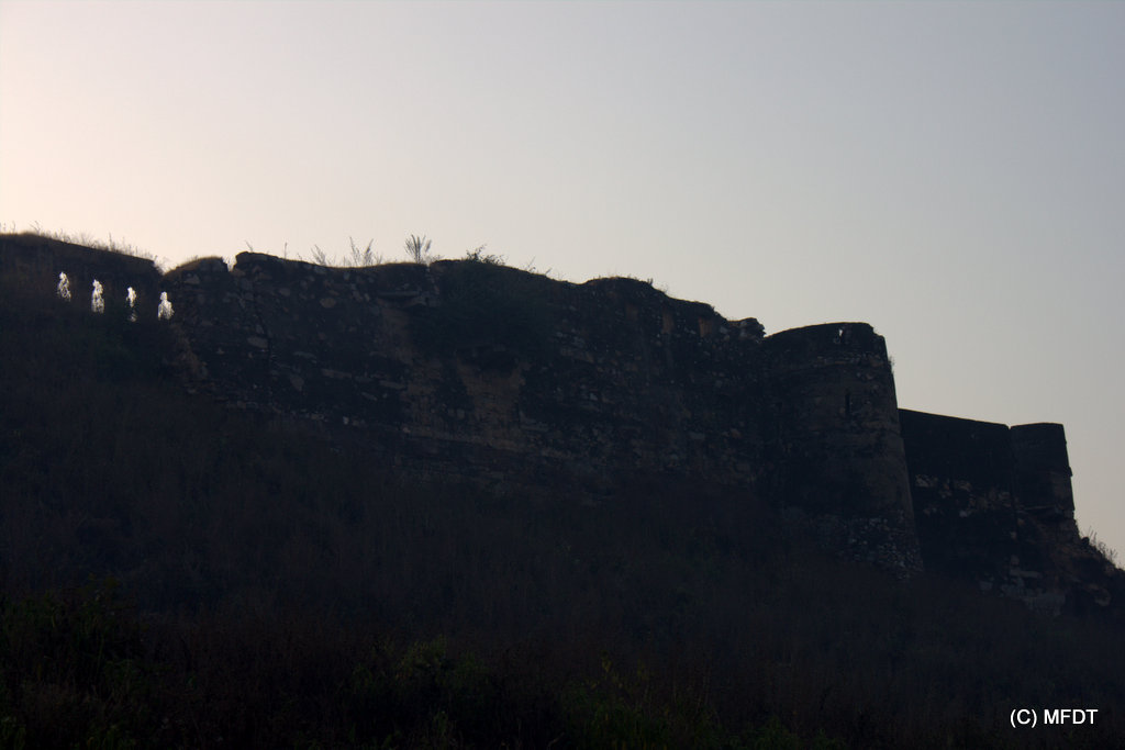 Mixed Feelings Dazed Thoughts: A forgotten fort,enchanting lake and ...