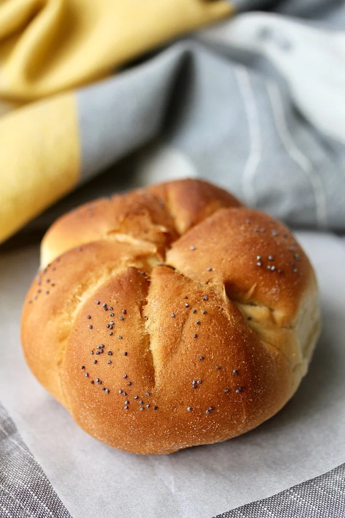 Traditional Kaiser Rolls | Karen's Kitchen Stories