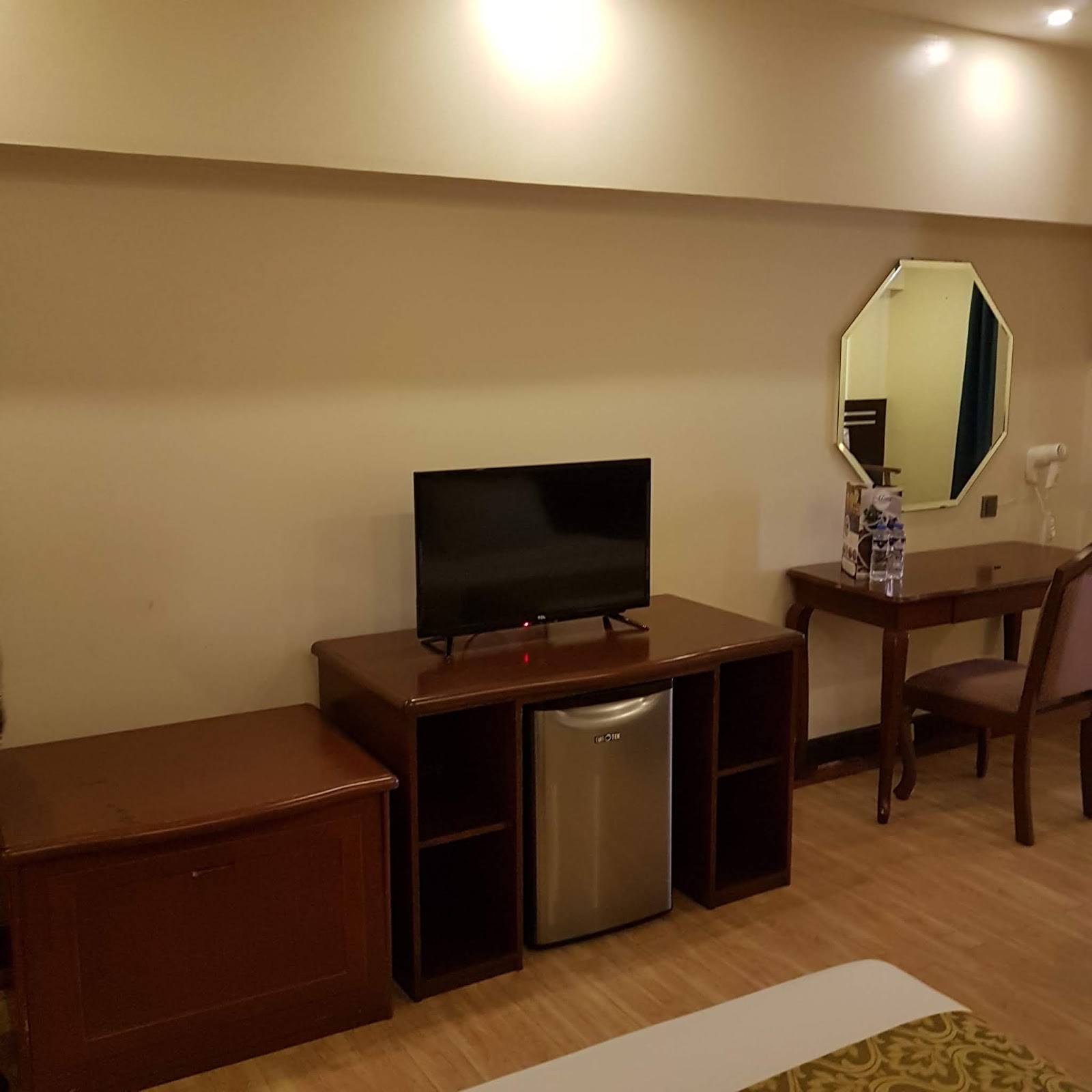 Review #7: Atrium Hotel, Pasay, Philippines - Lakwatserong Pusa