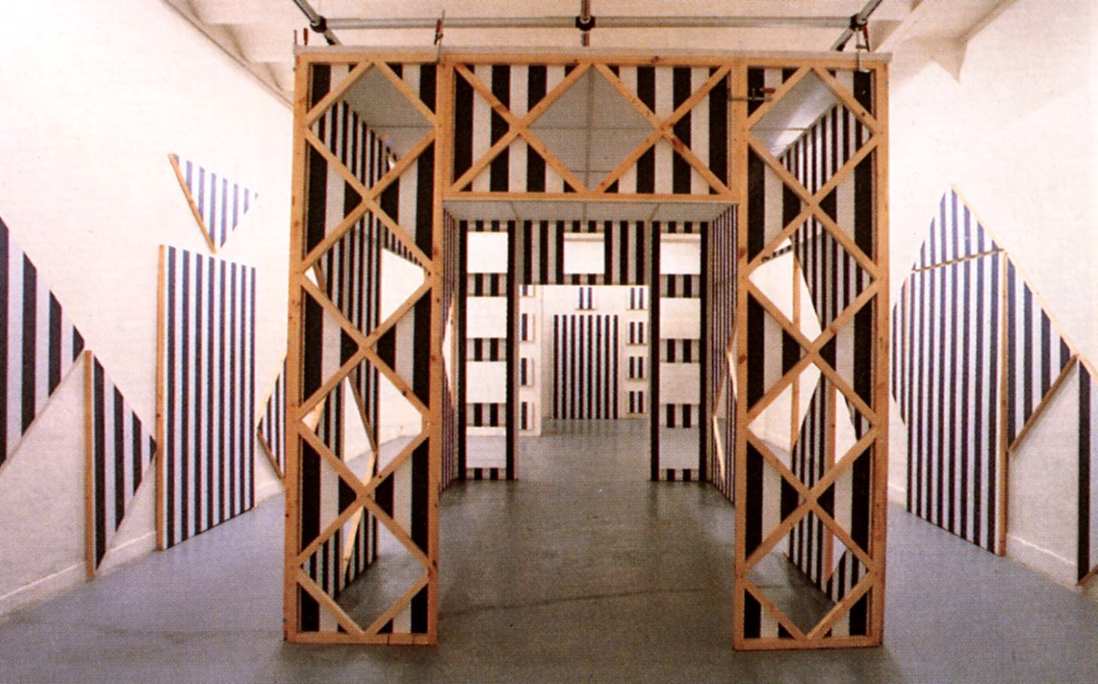 Artistes & Designers: DANIEL BUREN