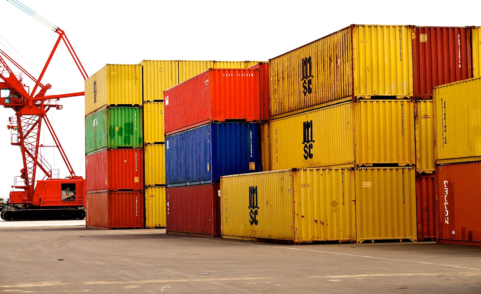 >_ Não custa pensar: 11 containers e um segredo