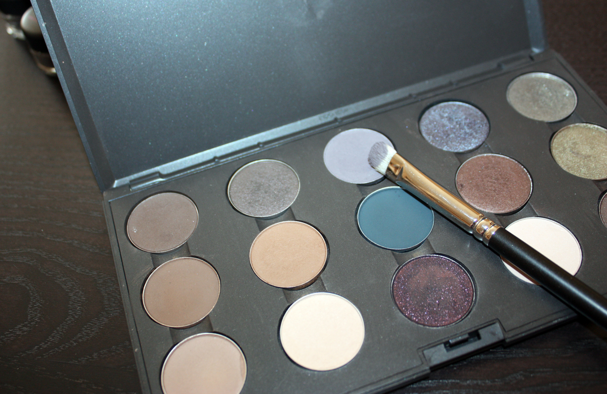 Makeup avec le fard MAC Scene ~ The Girls Next Door