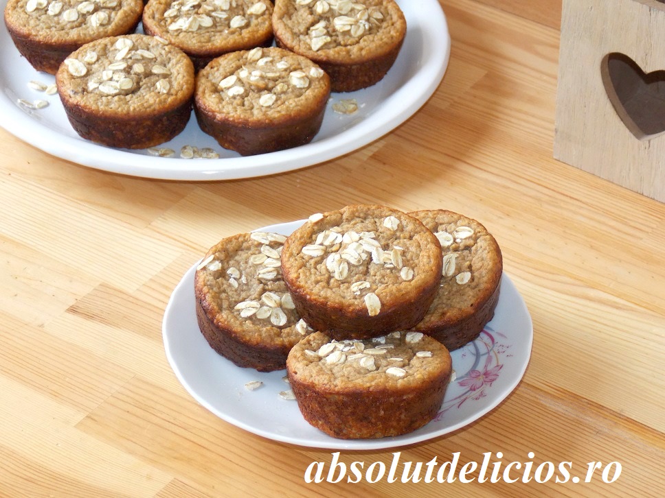 Absolut Delicios: BRIOSE CU BANANE SI FULGI DE OVAZ (RETETA VIDEO)