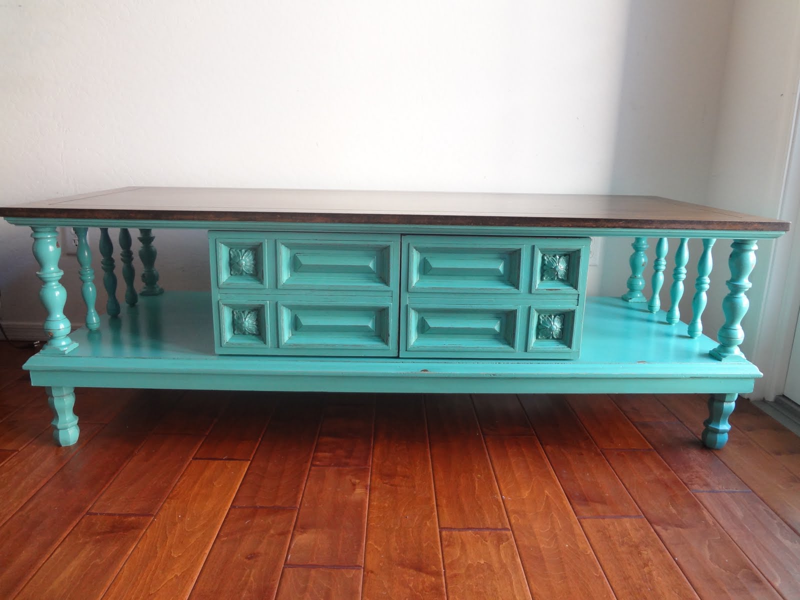 ChiChi Vintage: Turquoise Vintage Coffee Table